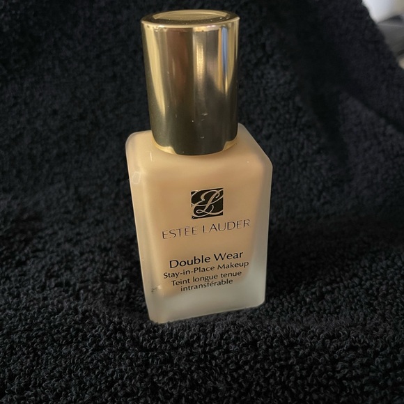 Estee Lauder | Makeup | Brand New Este Lauder Double Wear Stay In Place ...